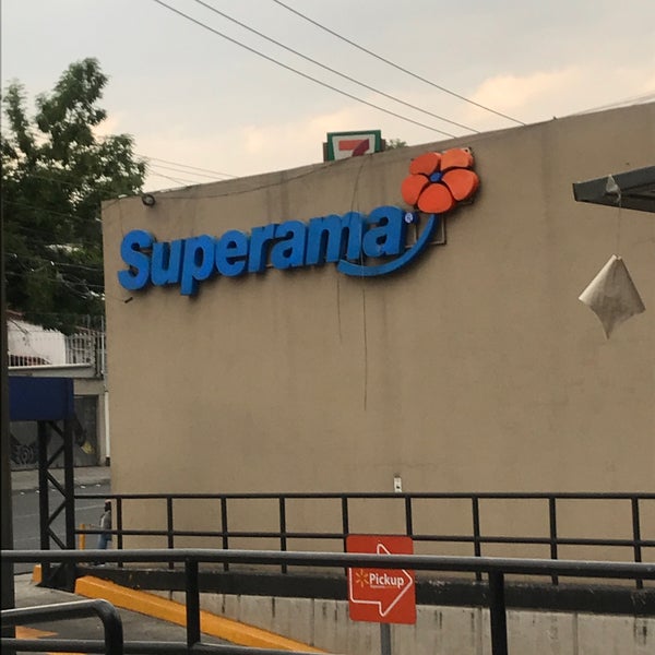 Superama - Escenaria