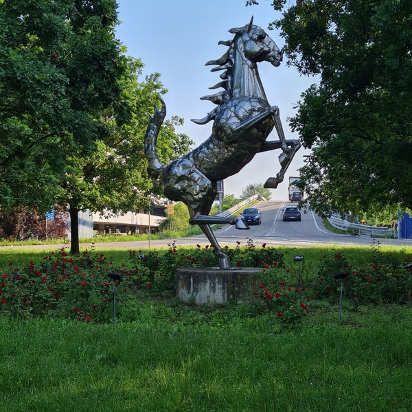 Monumento al Cavallino Rampante - Landmarks and Outdoors