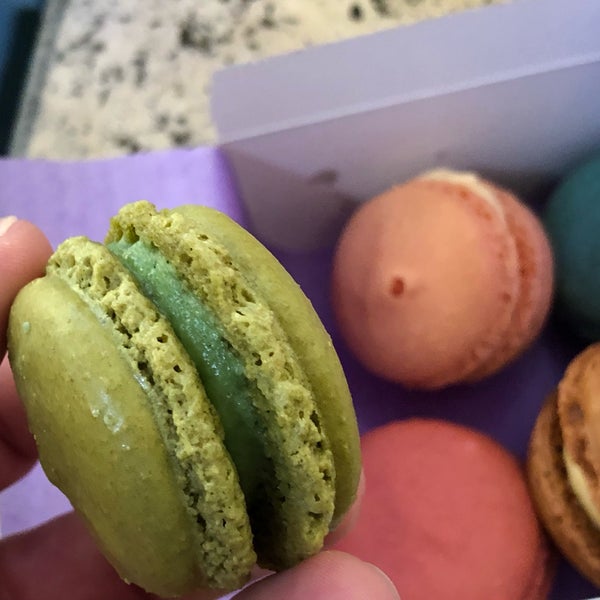 Le Macaron - Dessert Shop