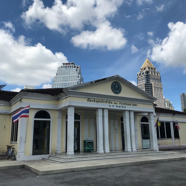 ห้องสมุดประชาชน (Lumpini Discovery Learning Library) - Library in ...