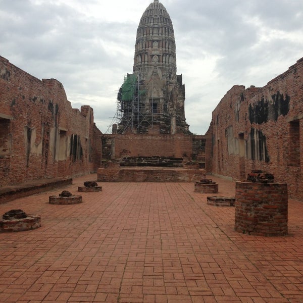 วัดราชบูรณะ (Wat Ratcha Burana) - Buddhist Temple