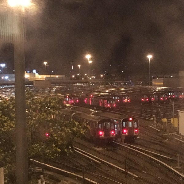 Photos at NYCT - 239th St Yard/Maintenance Facility Home Of The (2 ...