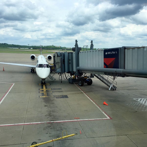 Gate D82 - Airport Gate in Pittsburgh