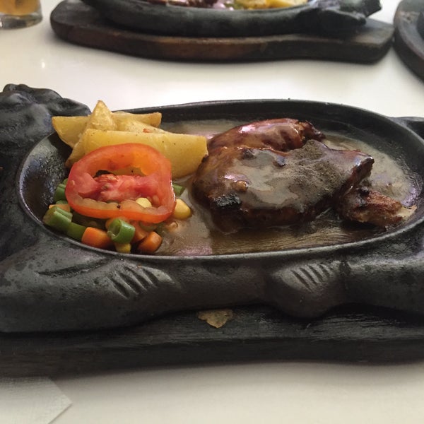 Waroeng Steak & Shake - Jl. Boulevard Blok A3 No. 5