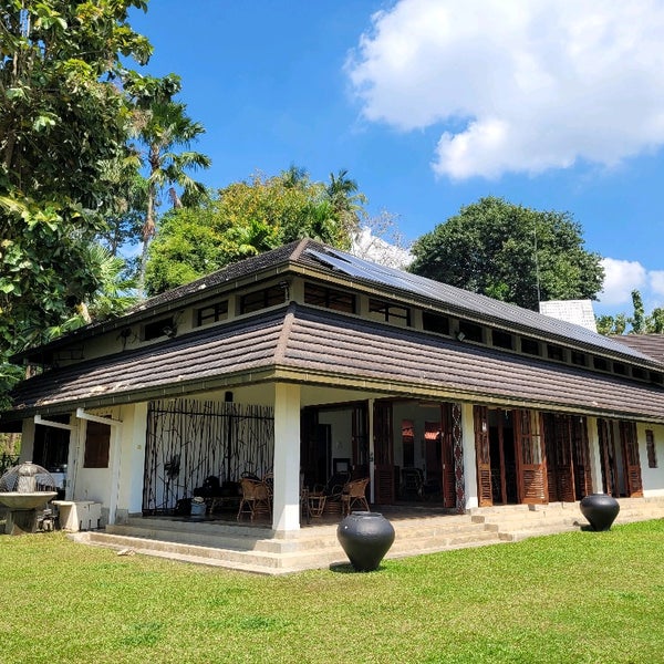 Serenity Lake Front Villa - Hotel in Moratuwa