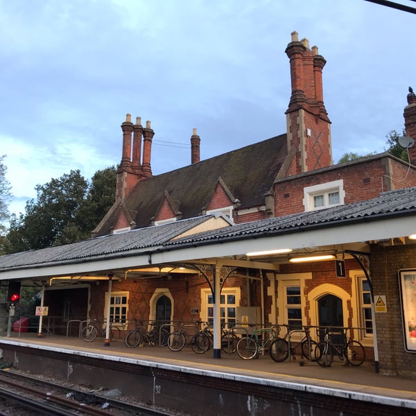 Photos at Barnes Railway Station (BNS) - Mortlake and Barnes Common ...