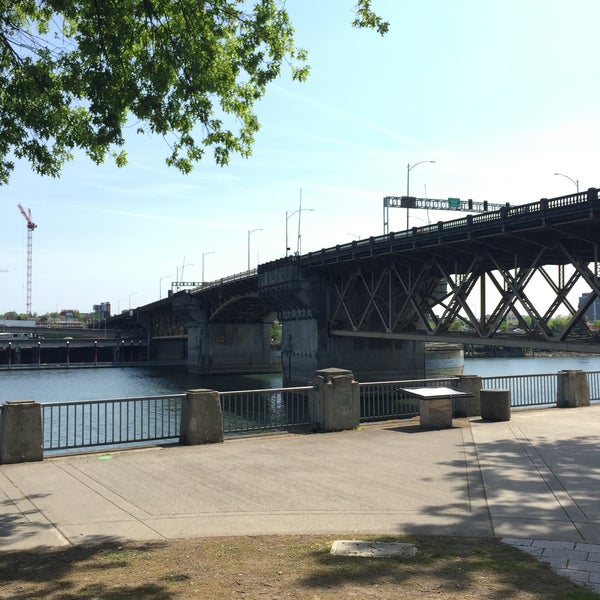 Burnside Bridge - E Burnside St.