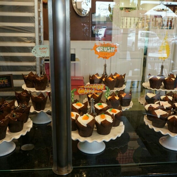 Easy Peasy Decadent Desserts - Cupcake Shop in Old Irving Park