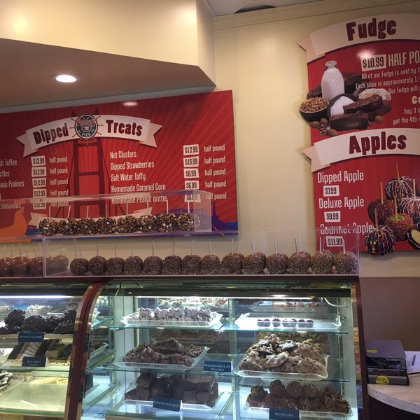 The Fudge House - Candy Store in Fishermans Wharf