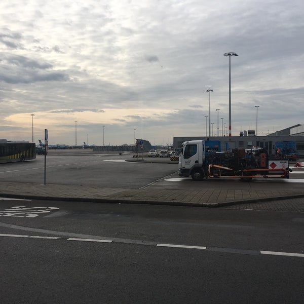 Gate B2 - 3 tips from 940 visitors