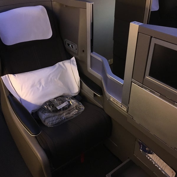 Gate B44 - Airport Gate in Sterling