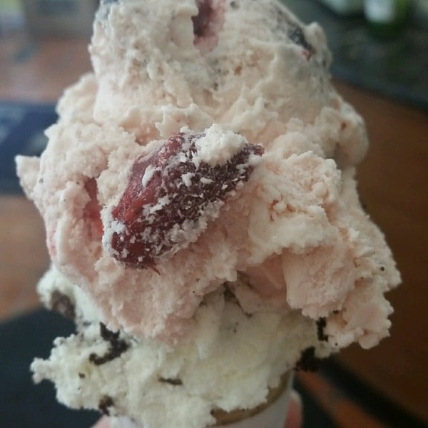 Ed's Real Scoop - Ice Cream Parlor in The Beaches