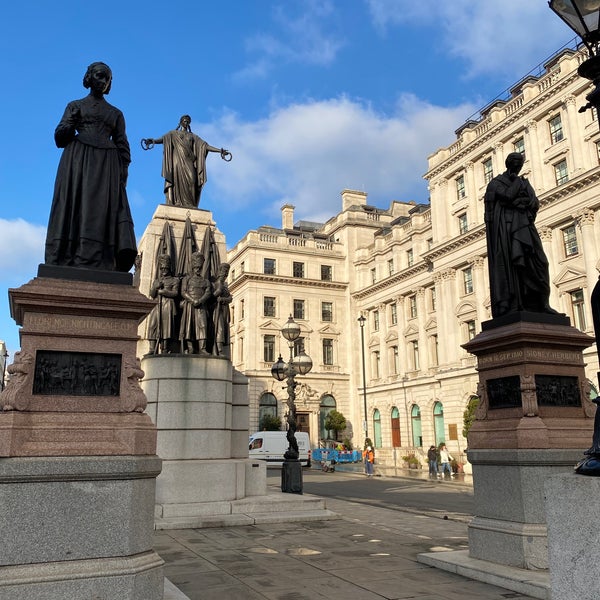 Waterloo Place - Plaza in Piccadilly