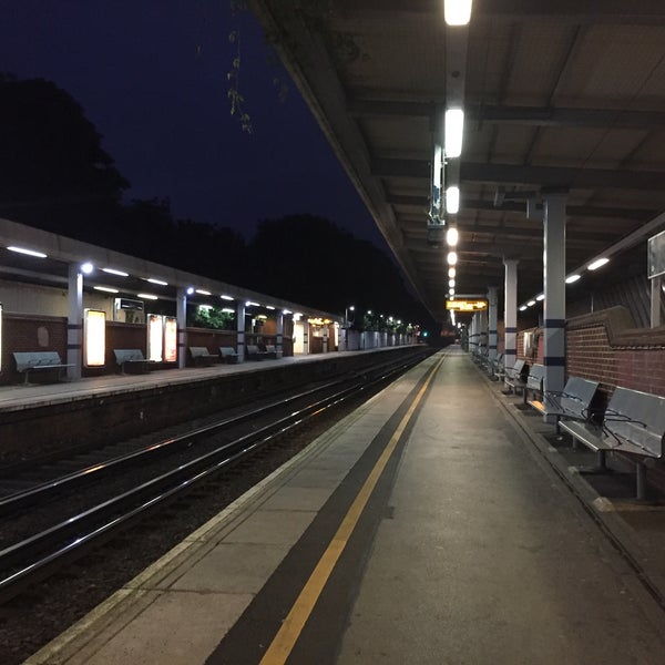Eltham Railway Station (ELW) - Rail Station in London