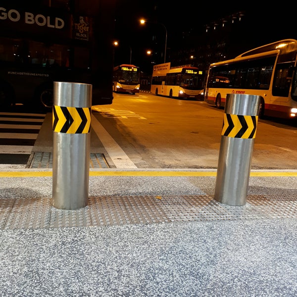 Shenton Way Bus Terminal - Financial District - 1 tip from 173 visitors