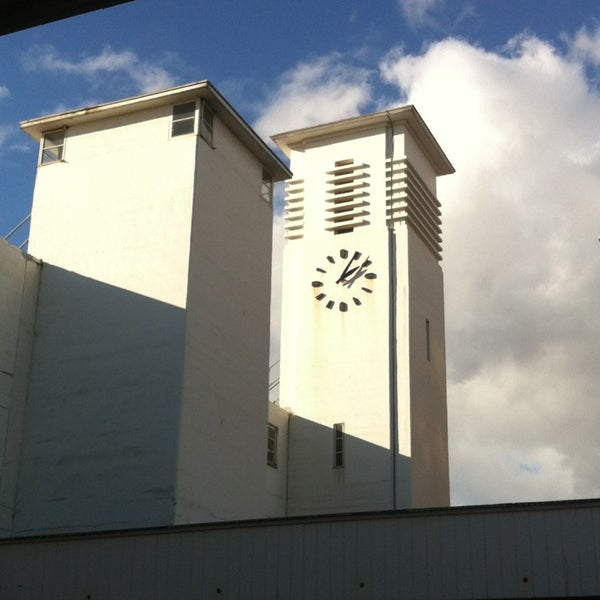 Surbiton Railway Station (SUR) - Train Station in Surbiton