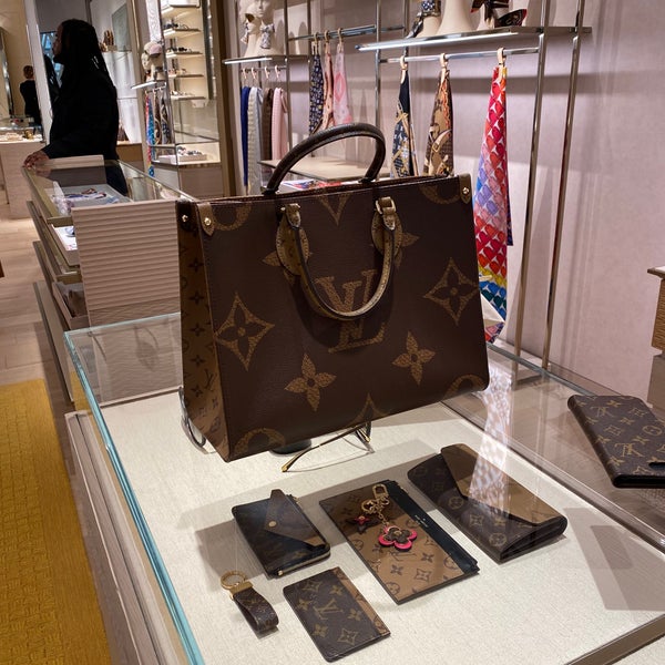 Louis Vuitton - 11 tips from 874 visitors