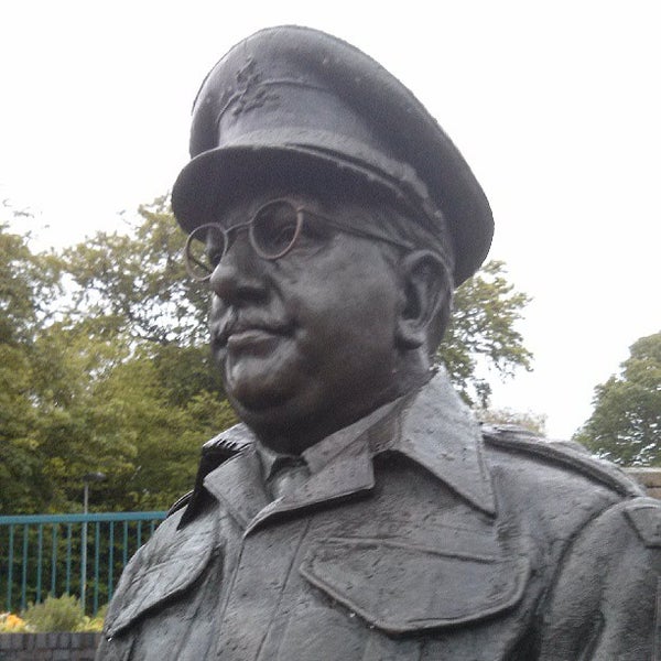 Captain Mannering statute - 1 tip