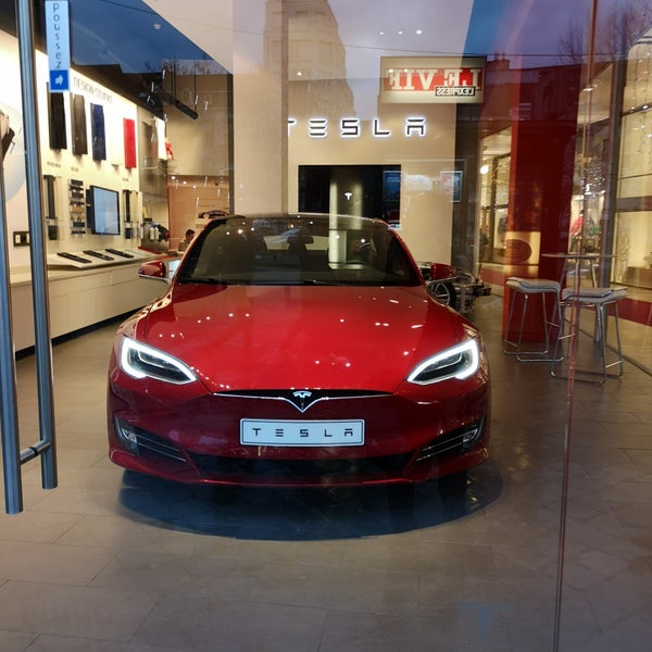 Tesla Store - Car Dealership