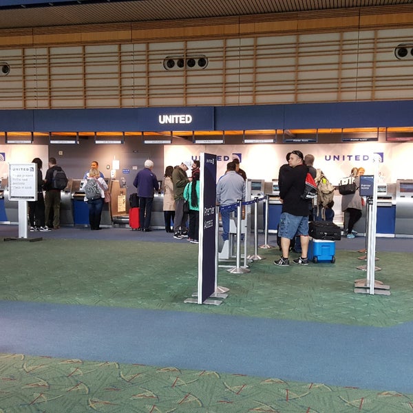 United Airlines Ticket Counter - Portland, OR