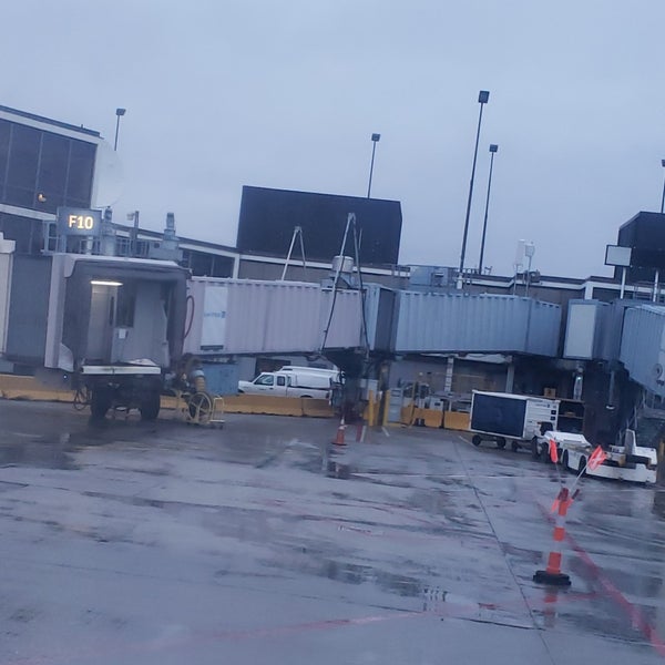 Gate F10 - Chicago, IL