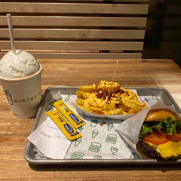 Shake Shack - Burger Joint in Dedham