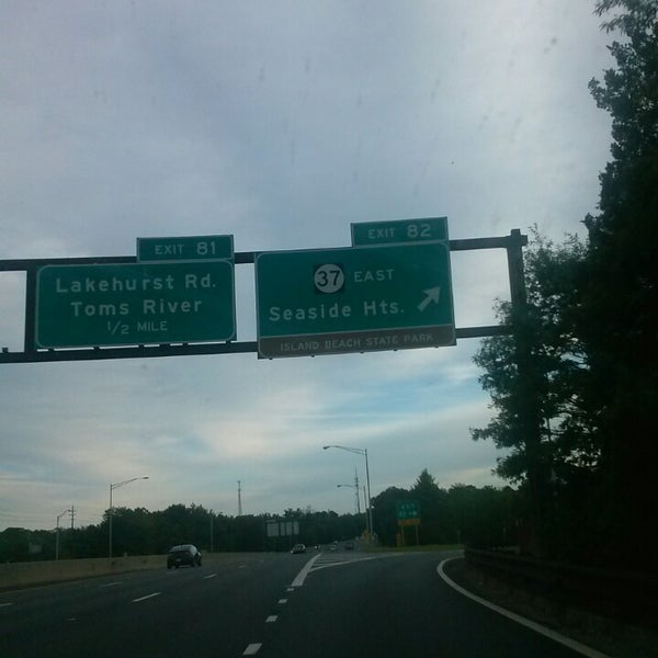 Garden State Parkway at Exit 82 - Intersection