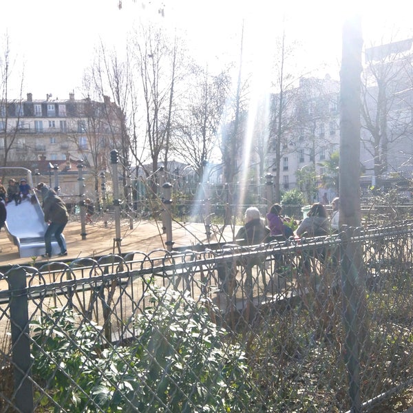 Square Léon - Playground in Paris