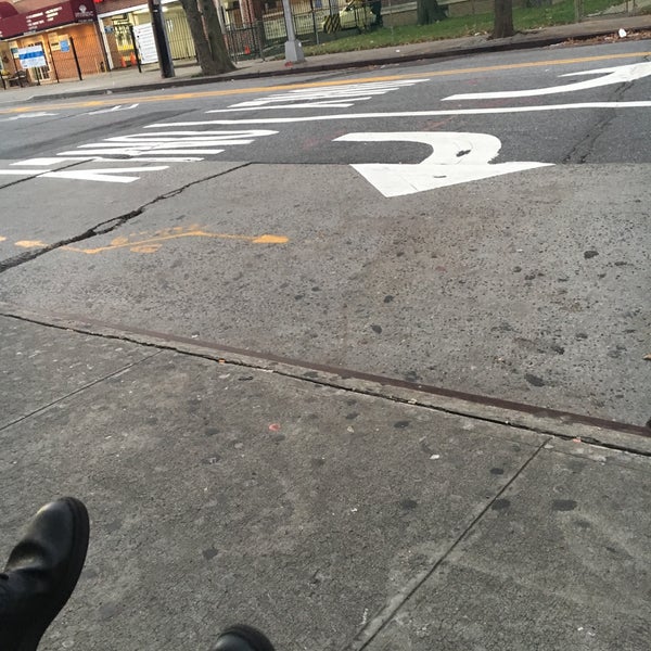 MTA Bus Stop - Q10/Q37/Q60 - 3 tips from 290 visitors