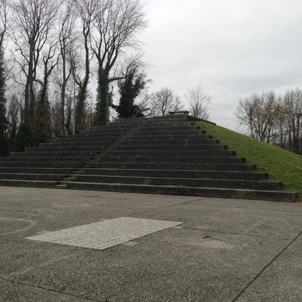 Pyramides de Vidy - Monument / Landmark