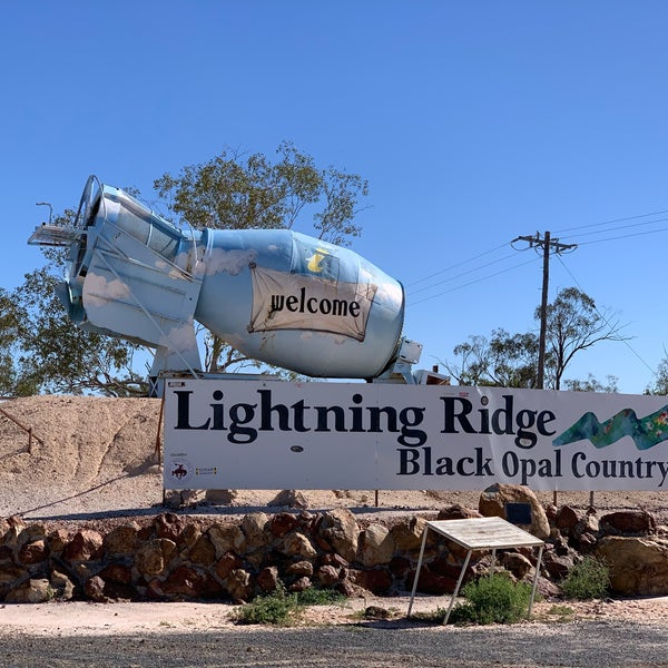 Lightning Ridge - Neighborhood
