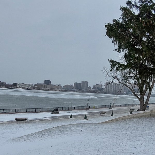 Windsor Riverside - University - Riverside drive West