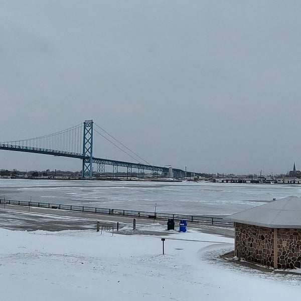 Windsor Riverside - University - Riverside drive West