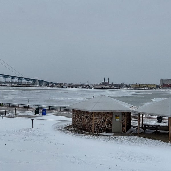 Windsor Riverside - University - Riverside drive West