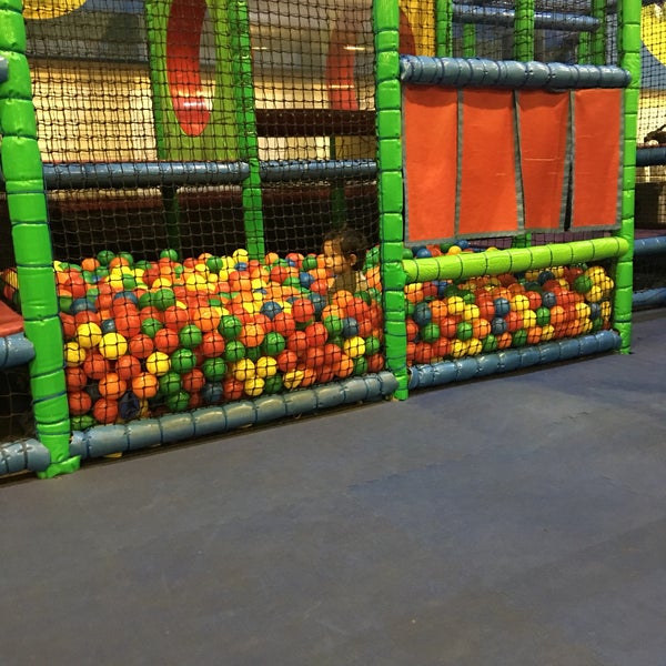 Stardust Playground - Indoor Play Area in Forest / Vorst