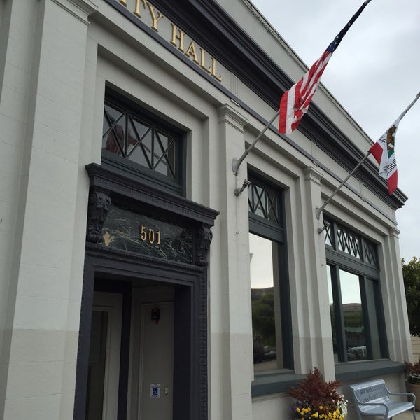 Half Moon Bay City Hall - 2 tips from 109 visitors