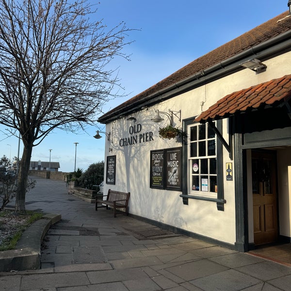 Old Chain Pier - Pub in Trinity