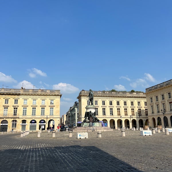 Place Royale - Cathédrale - Place Royale