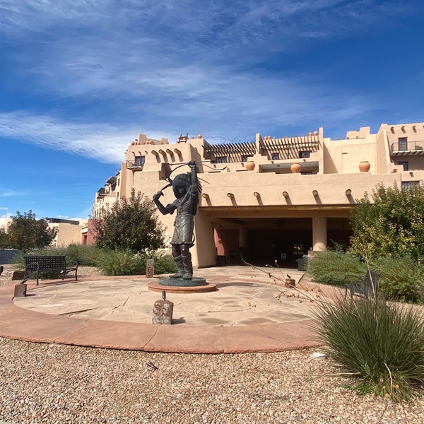 Buffalo Thunder Resort & Casino: Poolside - 1 tip