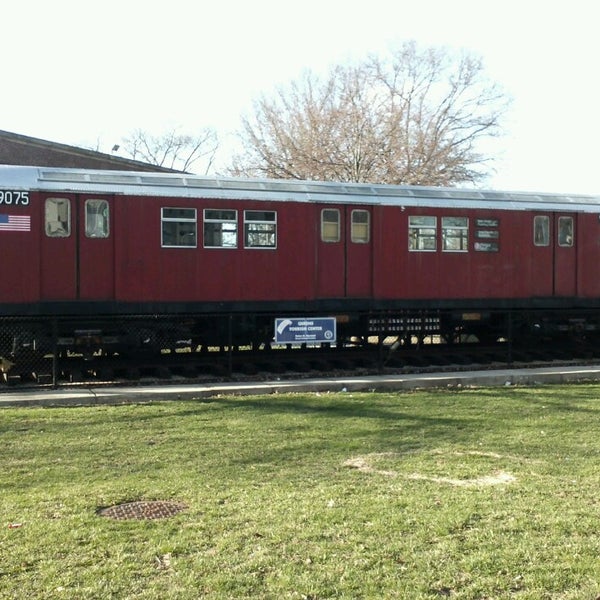 Queens Tourism Center (Ex-MTA IRT R33ML 9075 Redbird Display) - Kew ...