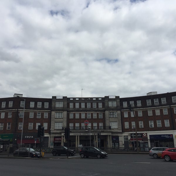Hendon Central London Underground Station - Metro Station in London