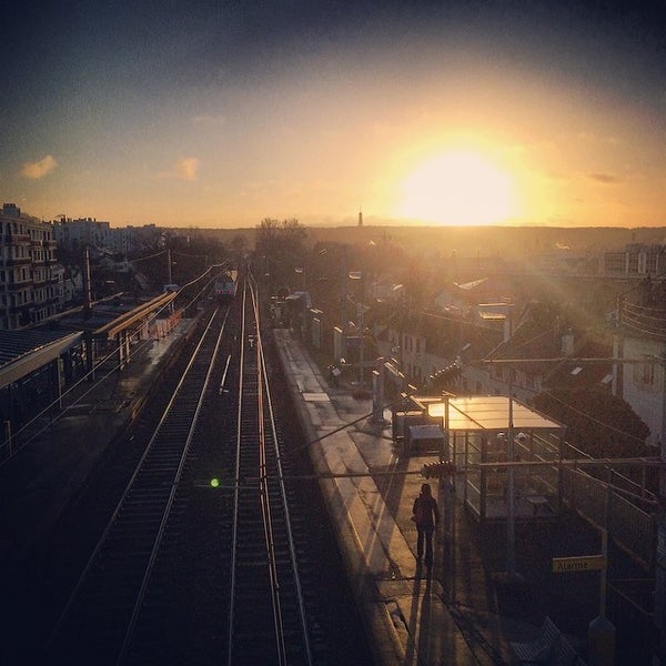 Photos at Gare SNCF de Viroflay Rive Droite - 343 visitors