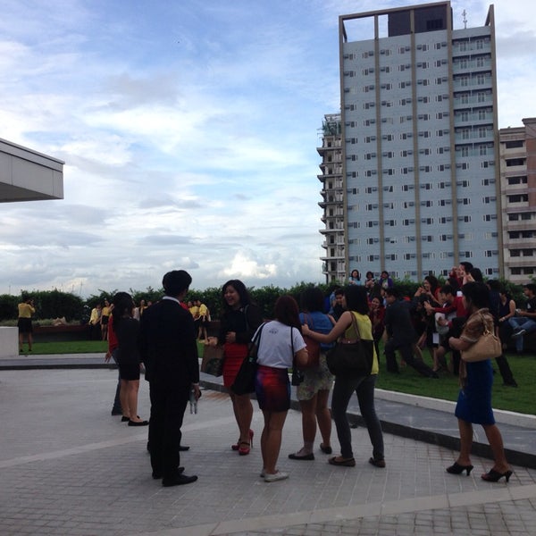 Roof Deck, Henry Sy. Building, DLSU-M - Malate - 0 tips