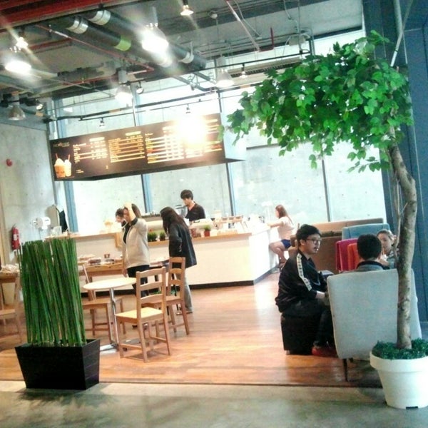Rocket Coffee (ร็อกเก็ต คอฟฟี่) - Coffee Shop