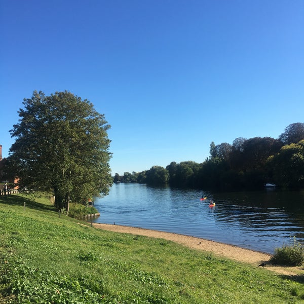 Hampton Court Riverside - River