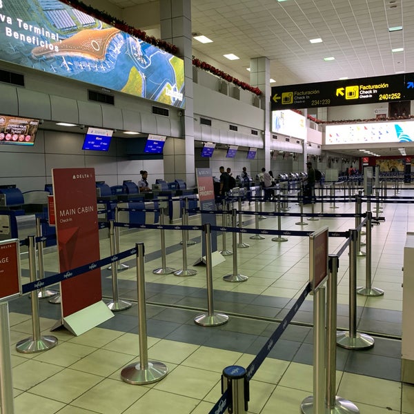 American Airlines Check-In Counter - Airport Ticket Counter in Panama