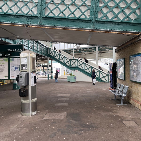 Lewes Railway Station (LWS) - Station St
