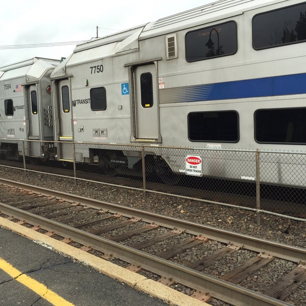 NJT - Dunellen Station (RVL) - Rail Station in Dunellen