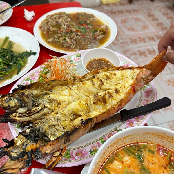 ครัวลุงจ่า (Lung Ja Sea Food) - Seafood Restaurant