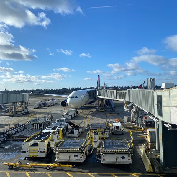 Gate C17 - Airport Gate in SeaTac